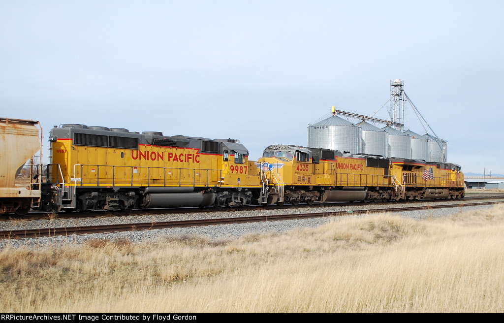 Westbound UP freight with trailing GP40-2